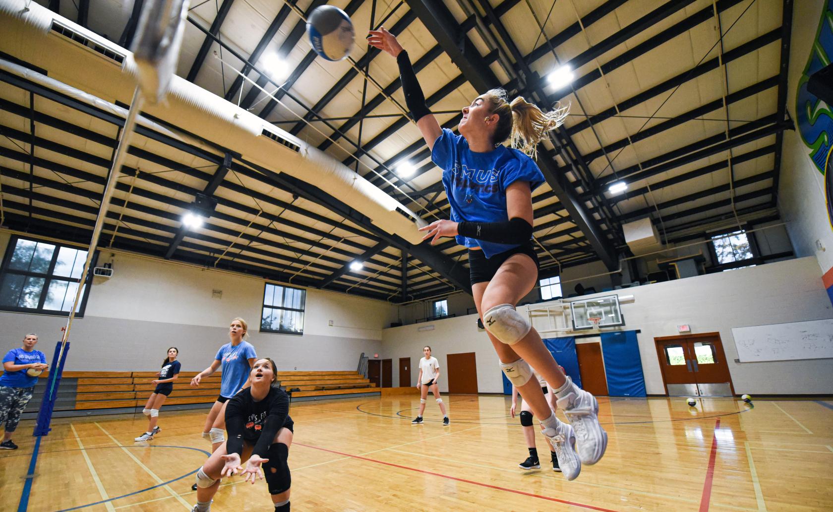SMUS Senior Girls Volleyball: Bring on the Competition!