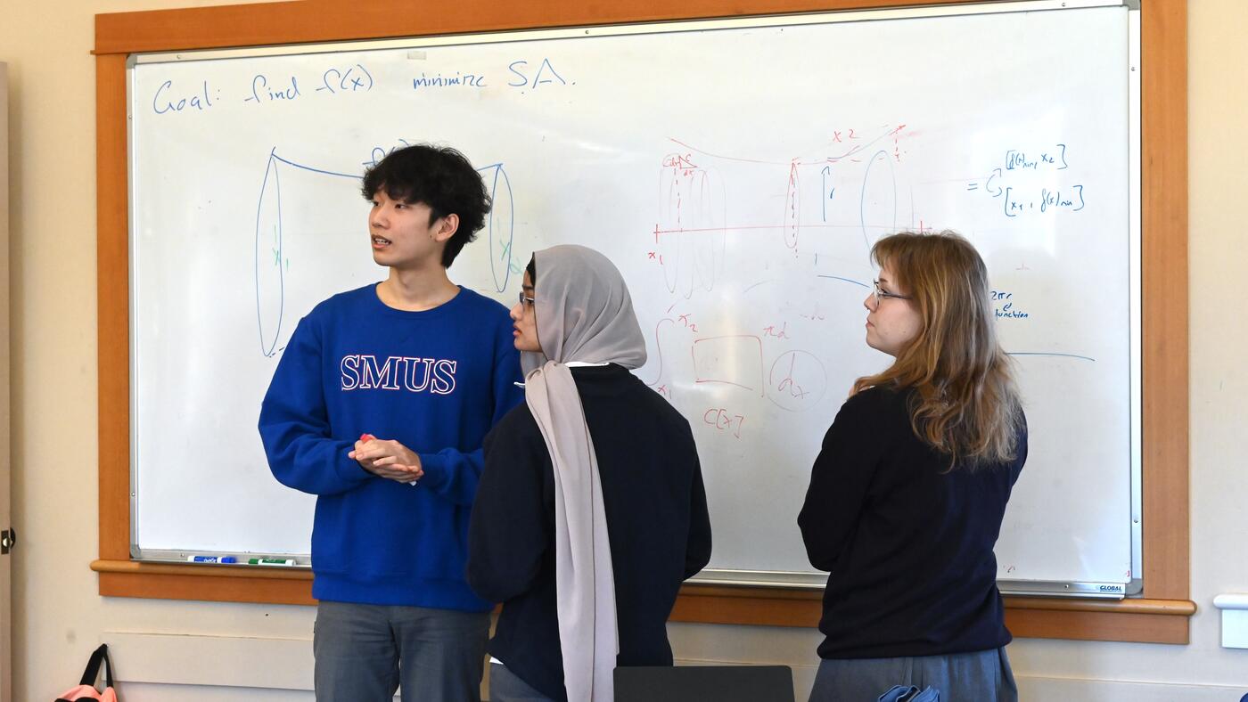 Math Pops: Dr. Trefor Bazett’s Bubble-Filled Lesson | SMUS